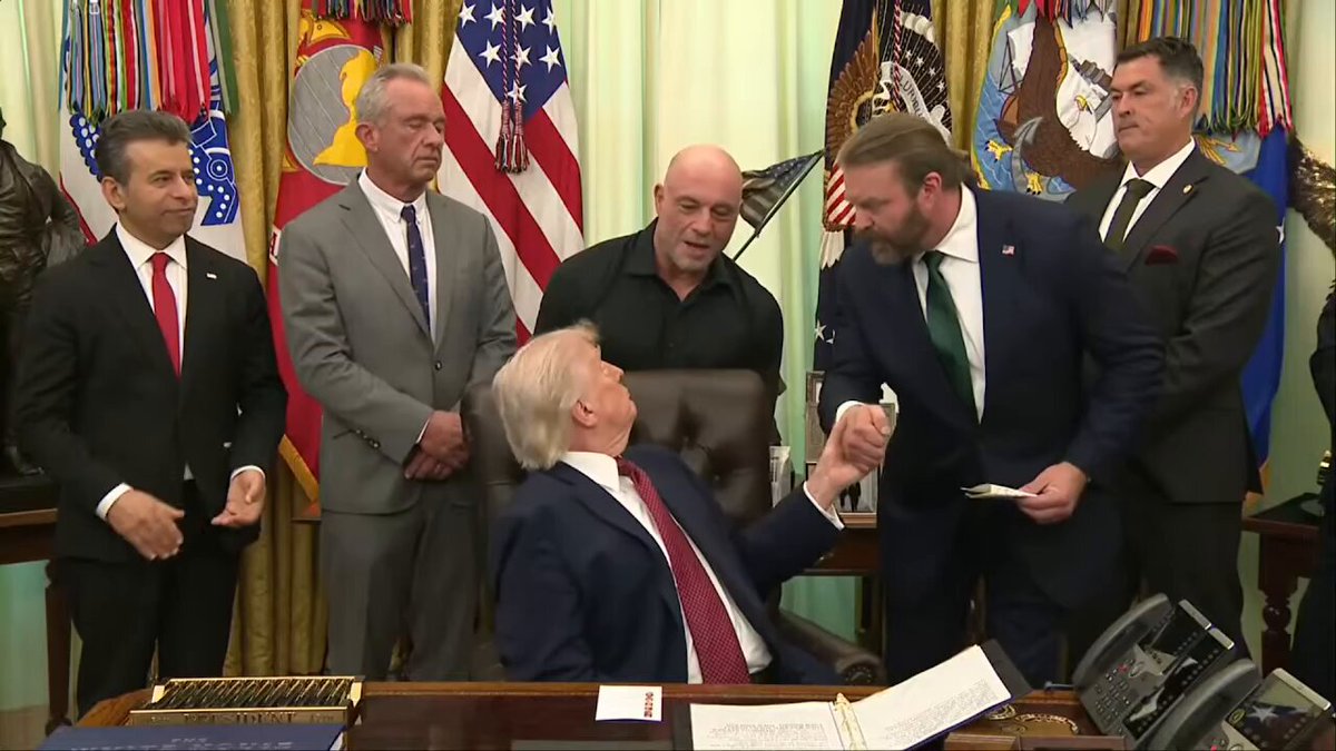 Ibogaïne contre les opiacés : Joe Rogan raconte comment Trump a lancé ...